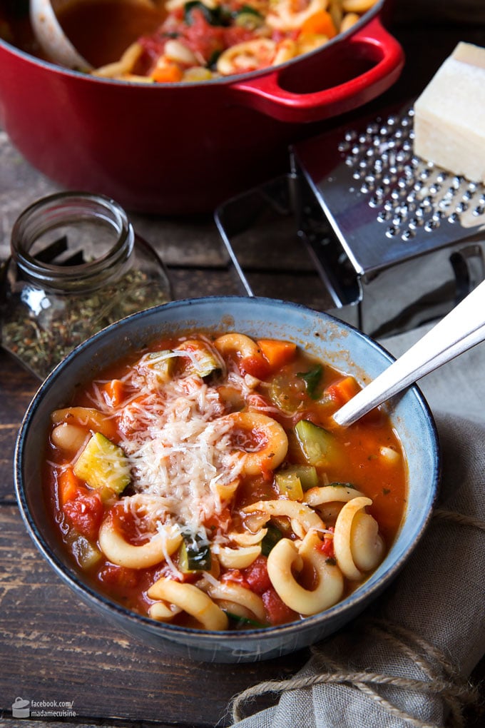 Minestrone - Italienische Gemüsesuppe (Eintopf) - Madame Cuisine