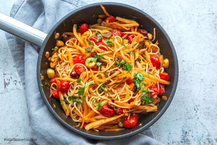 Spaghetti mit Tomaten-Fenchel-Gemüse - Madame Cuisine