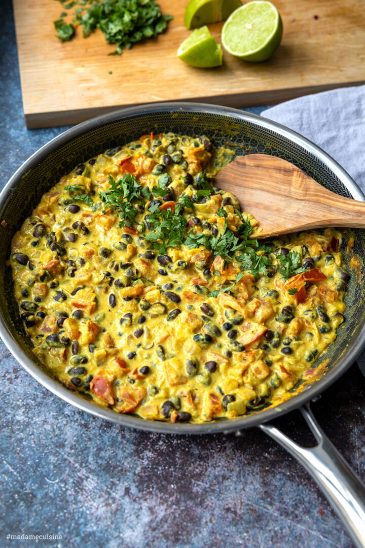 Schwarze-Bohnen-Curry mit Süßkartoffeln - Madame Cuisine